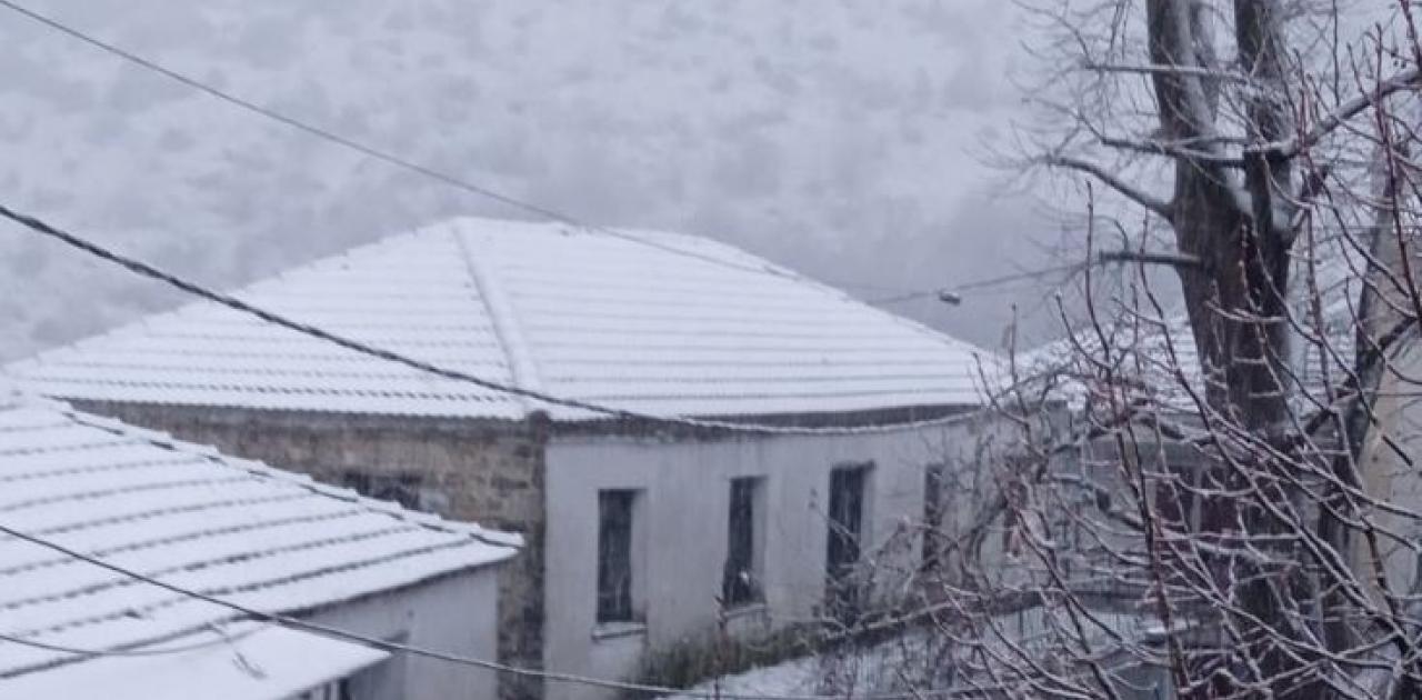 Λάρισα: Στα "άσπρα ντύθηκαν" τα ορεινά χωριά της πόλης λόγω χιονόπτωσης ...