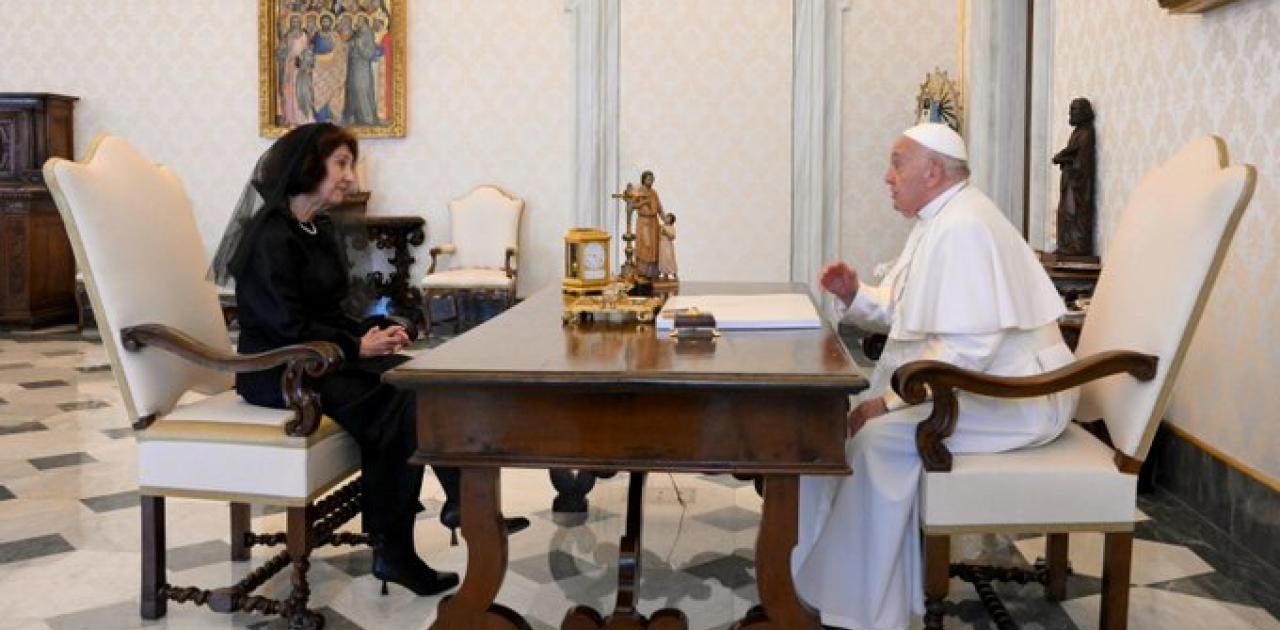 Τον χαβά της η Σιλιάνοφσκα: Συναντήθηκε με τον Πάπα και τον ευχαρίστησε ...