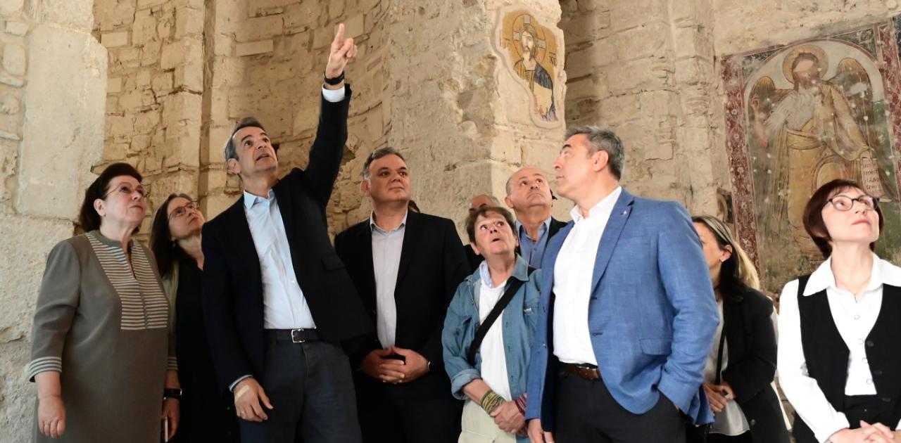 Στη Μονή Δαφνίου ο Κυριάκος Μητσοτάκης - Το βυζαντινό μνημείο με τα ...