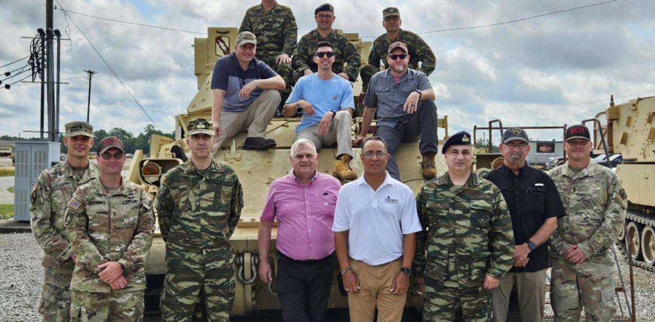 Έλληνες Αξιωματικοί επέλεξαν 164 ΤΟΜΑ Bradley και άλλα οχήματα στις ΗΠΑ ...
