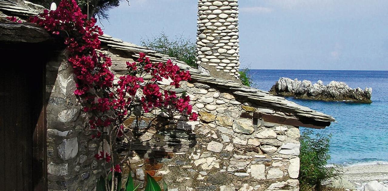 Οι ξένοι αγοράζουν εξοχικά στα ελληνικά νησιά – Ποιοι και που επενδύουν ...
