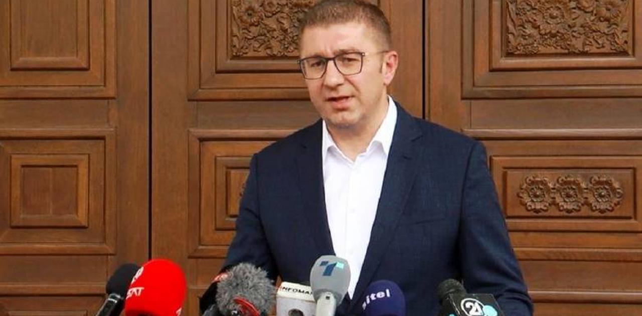 Προκαλεί ξανά ο εν αναμονή πρωθυπουργός της Β. Μακεδονίας - Αποκάλεσε ...