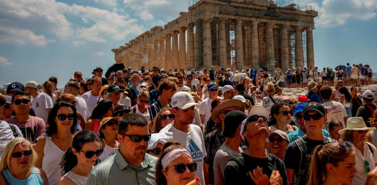 «SOS» από το Ευρωκοινοβούλιο για τον υπερτουρισμό στην Ελλάδα - Γιατί η ...