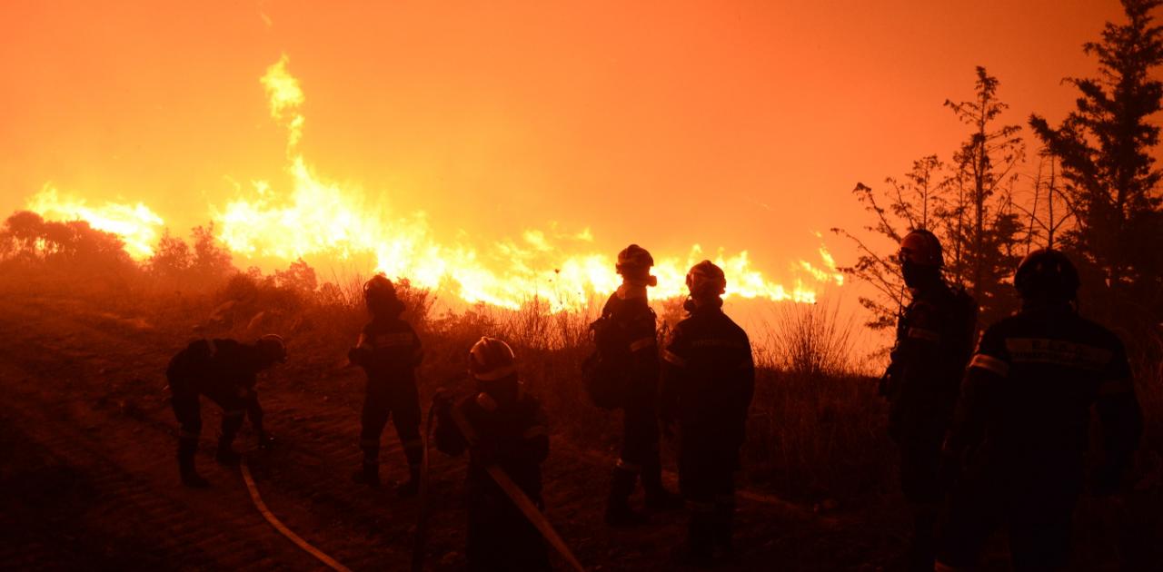 Εκτός ελέγχου η φωτιά στην βορειοανατολική Αττική: 3 τα μέτωπα σε ...