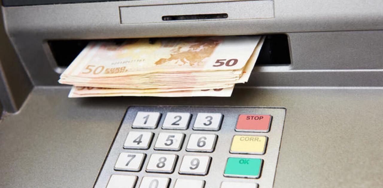 Τράπεζες: Τέλος στις μεταφορές εμβασμάτων - Τι αναφέρει νέος κανονισμός | Pentapostagma