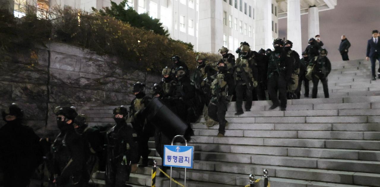 Λίγες ώρες διάρκεσε ο στρατιωτικός νόμος στη Νότια Κορέα! Το φιάσκο του ...