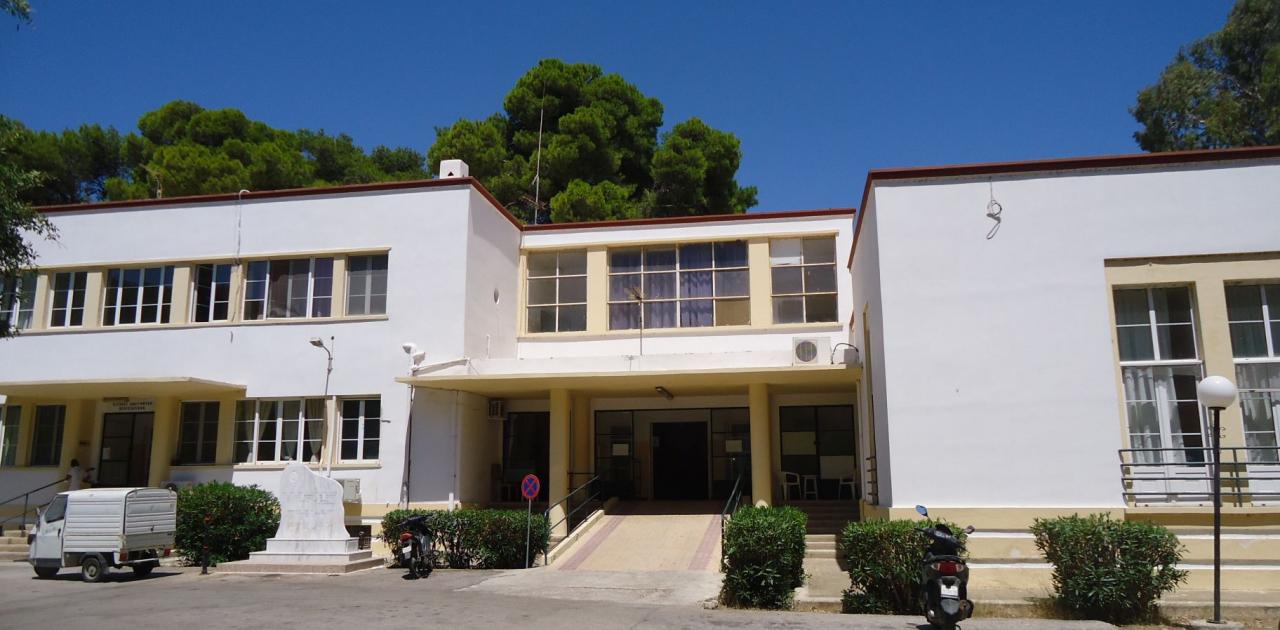 Συναγερμός στη Λέρο εν όψει Χριστουγέννων: Γιατροί καταγγέλλουν ...