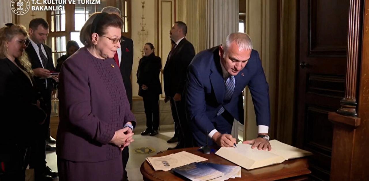 Το Ελληνικό Υπουργείο Πολιτισμού έδωσε αρχαία ελληνικά νομίσματα από ...