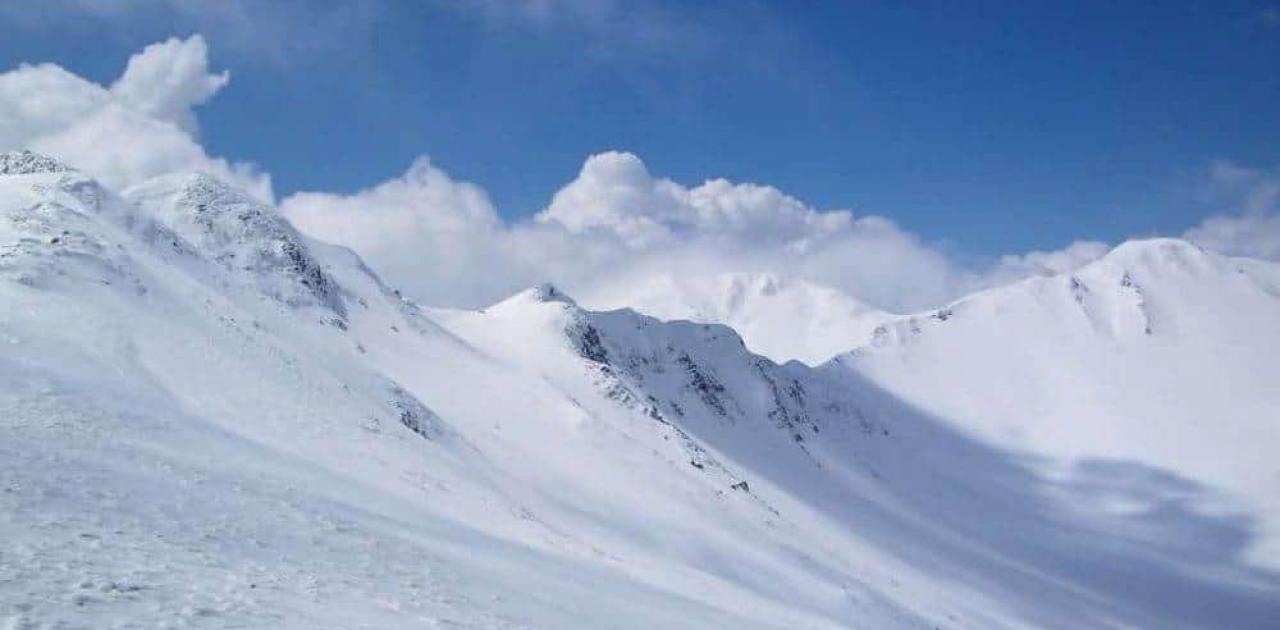 Απαράμιλλη ομορφιά στην Κρήτη: Χιόνι στα βουνά και ουράνιο τόξο στη ...