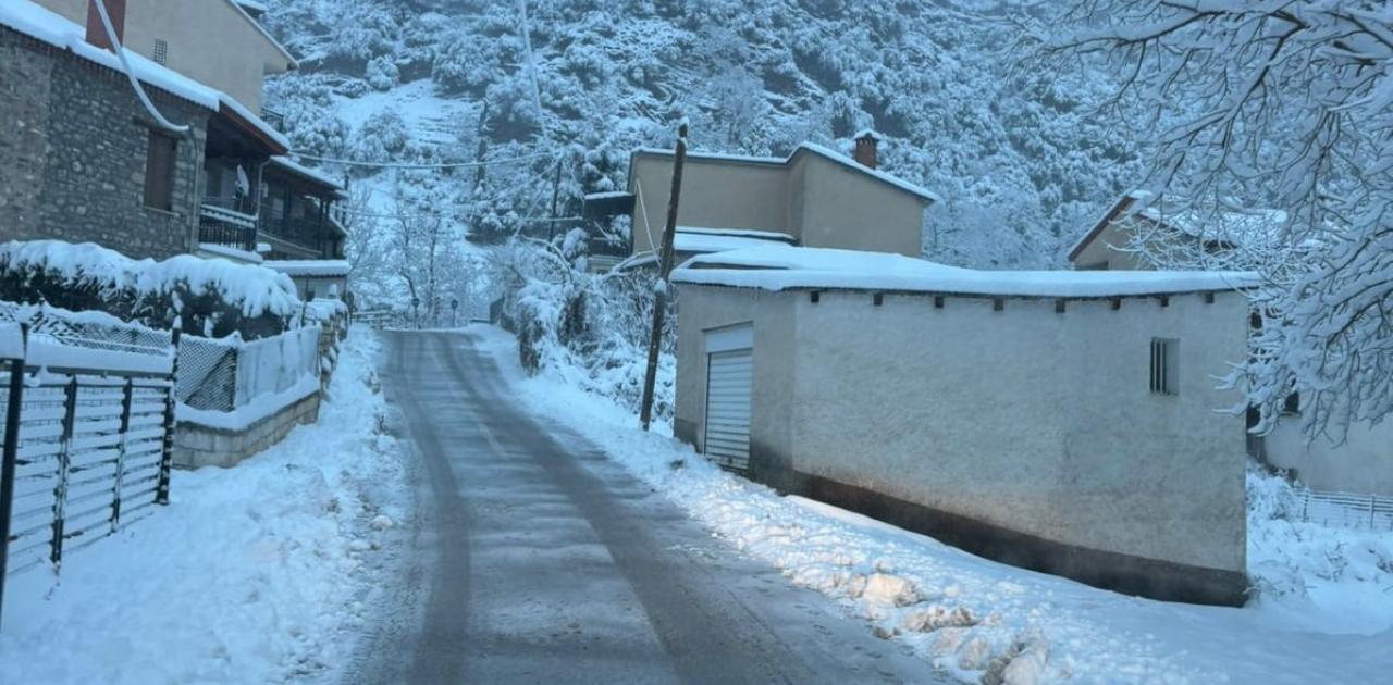 Κακοκαιρία σαρώνει τη χώρα: Χιόνια, Βροχές, θυελλώδεις άνεμοι και ...