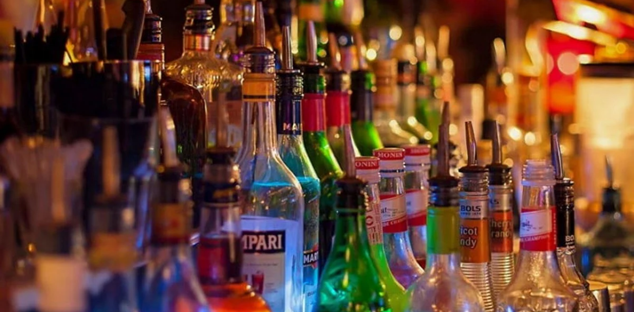 Μέσω gov.gr θα χορηγείται η άδεια εργασίας σε μαγαζιά με οινοπνευματώδη ποτά και κέντρα ...