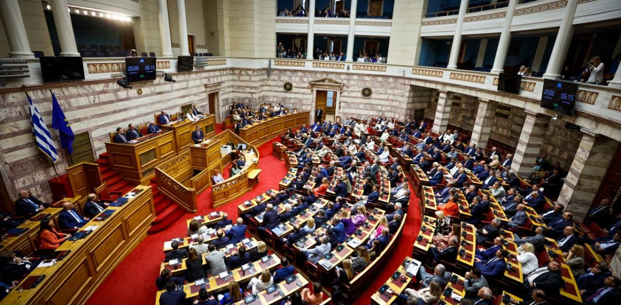 Σύγκρουση στη Βουλή για τον Άγνωστο Στρατιώτη: 4 ενστάσεις περί ...