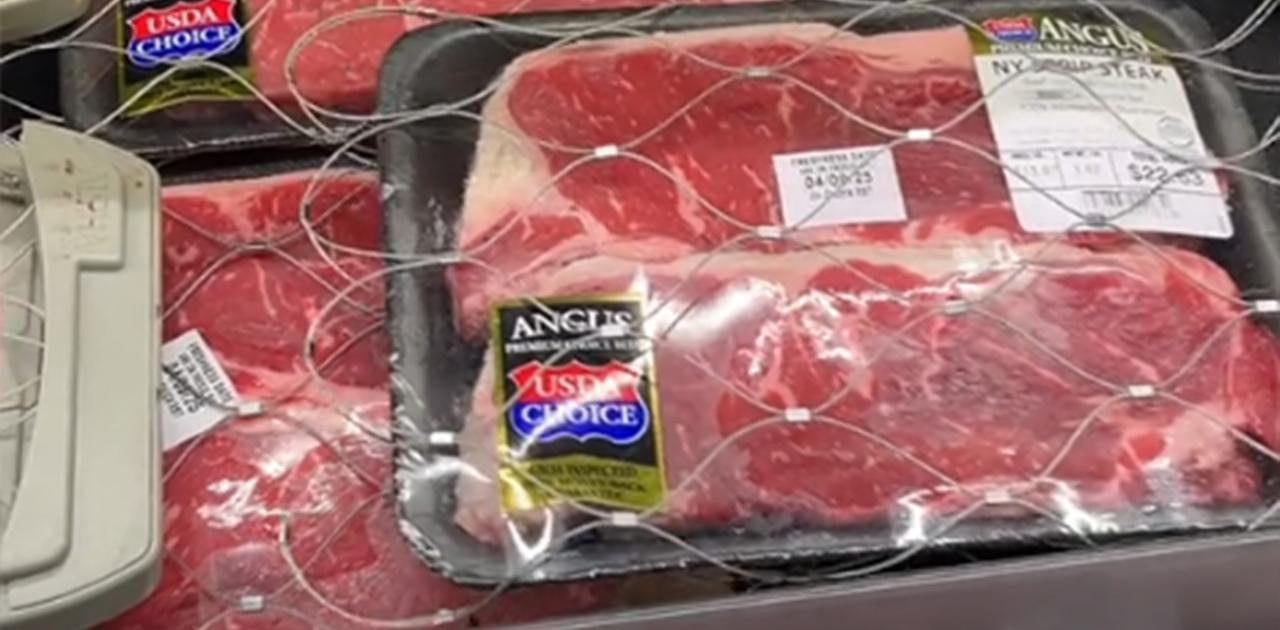 Όχι, δεν είναι αστείο: Σούπερ μάρκετ έβαλε αντικλεπτικά... σε μπριζόλες ...