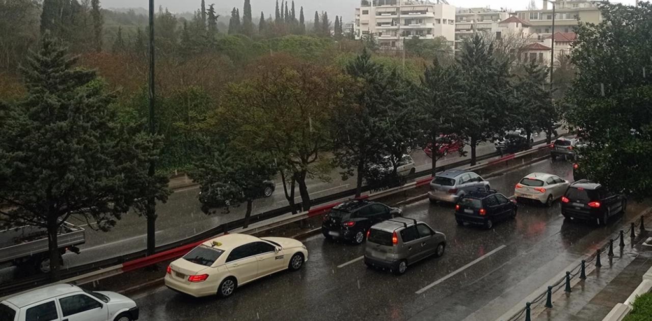 «Άνοιξαν» οι ουρανοί στην Αττική – Ισχυρή καταιγίδα τώρα | Pentapostagma