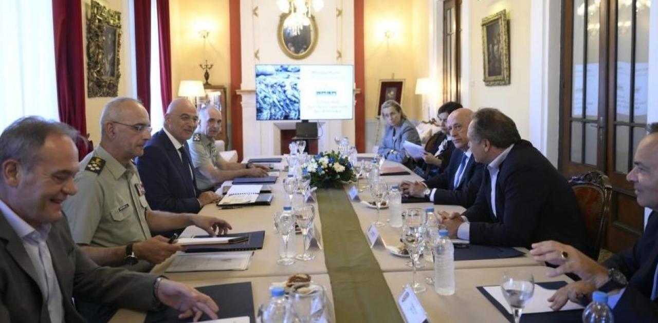 Υπουργείο Άμυνας: Ο Δένδιας ενημέρωσε τον ΣΕΒ για τις μεγάλες αλλαγές ...