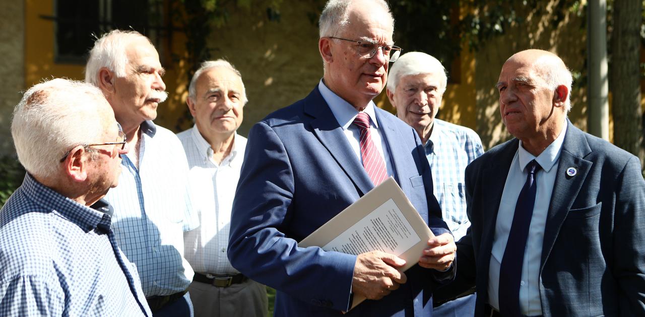 Κωνσταντίνος Τασούλας: Κατέθεσε στεφάνι στο ΕΑΤ – ΕΣΑ | Pentapostagma
