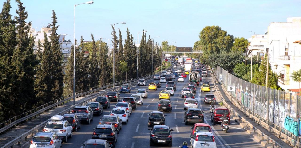 Η ΑΑΔΕ ετοιμάζεται να επιβάλει σκληρές κυρώσεις για απλήρωτα τέλη ...