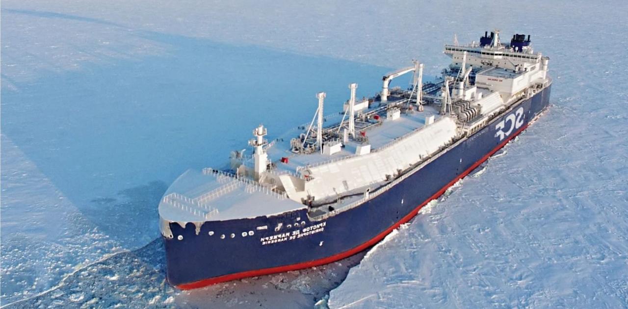 Ρωσικό δεξαμενόπλοιο LNG κόλλησε στην Αρκτική - Πώς θα το διασώσει η ...