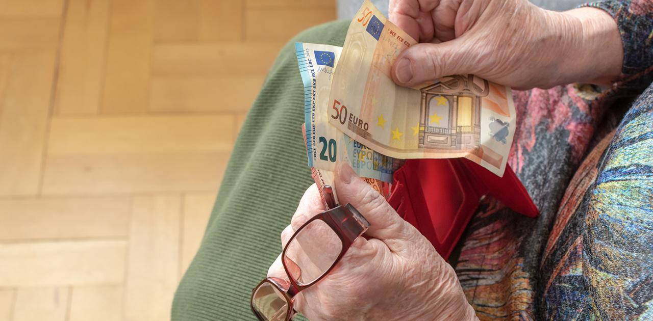 Συντάξεις Οκτωβρίου: Οι ημερομηνίες πληρωμής για ΙΚΑ, ΟΓΑ, Δημόσιο και ...