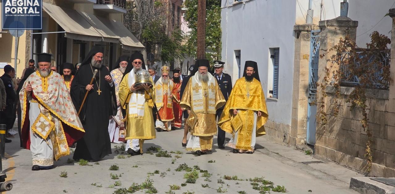 Κοσμοπλημμύρα στην Αίγινα για την γιορτή του Αγίου Νεκταρίου (Βίντεο ...