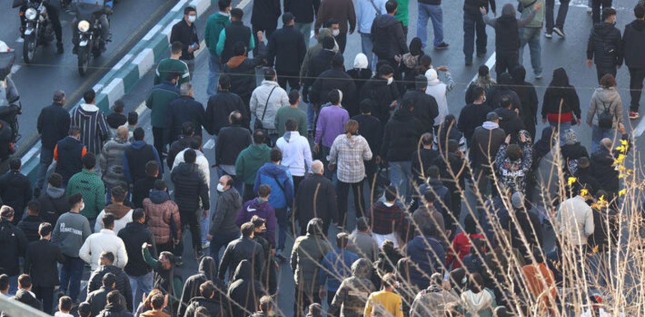 Χάος στο Ιράν: Πανεθνικός ξεσηκωμός με φόντο την οικονομική κρίση ...