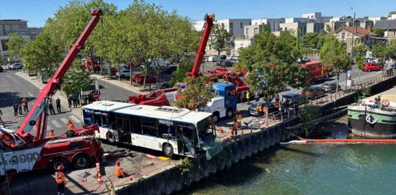 Σηκουάνας: Αυτόπτες μάρτυρες περιγράφουν σκηνές πανικού από το νερό ...