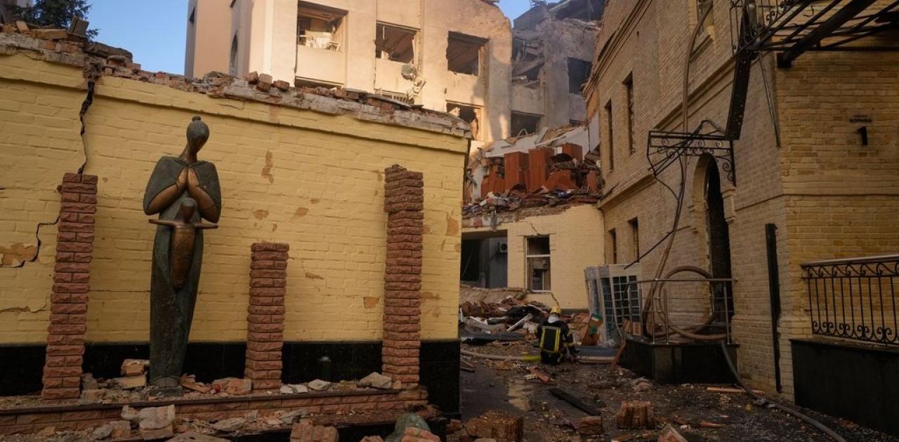 Κίεβο: Ρωσικές βόμβες «χτύπησαν» τα γραφεία του ΠΟΥ - Η έκκληση του ...