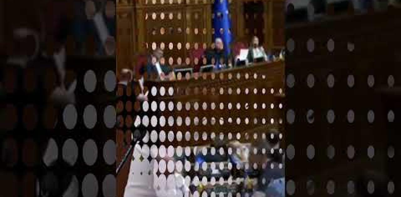 «'Επεσε στυλιάρι» στο Ουκρανικό Κοινοβούλιο - Χειρονομίες βρισιές & βία στην πρώτη Live ...